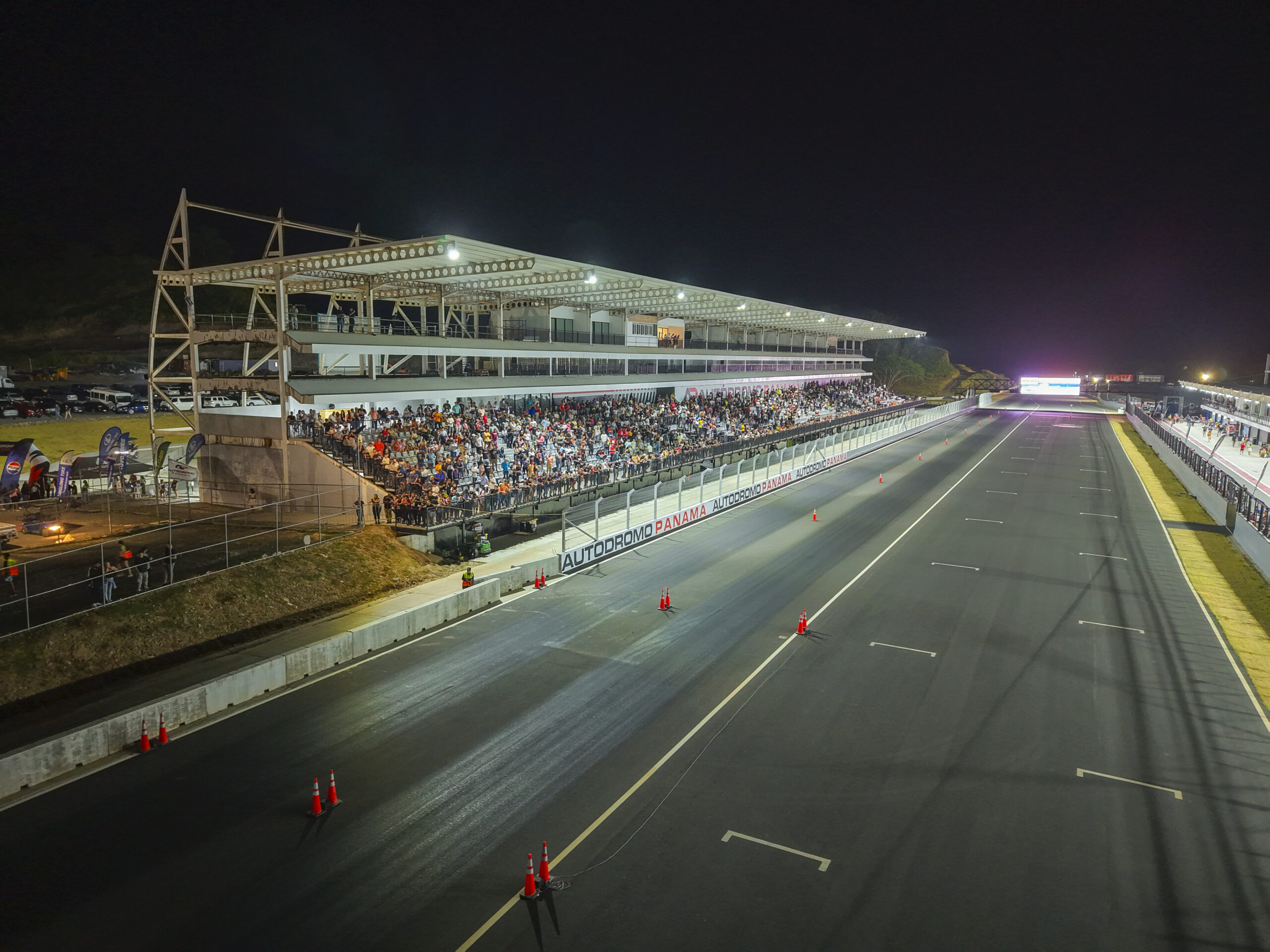 ¡Autódromo Panamá ilumina una noche histórica para el automovilismo ...